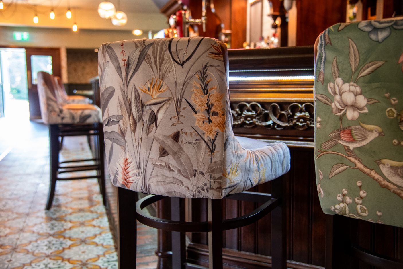 Elevate Your Dining Experience: The Art and Science of Restaurant Furn – Pub Stuff